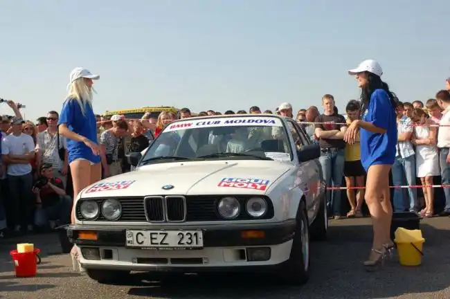 Эро-автомойка на слете BMW (10 фото) | girls.uCrazy.org